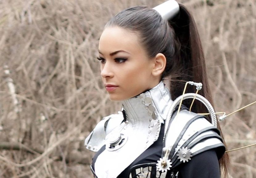 ELENA KITIĆ IMA HITIĆ: Prelepa ćerka Mileta Kitića snimila pesmu na ...