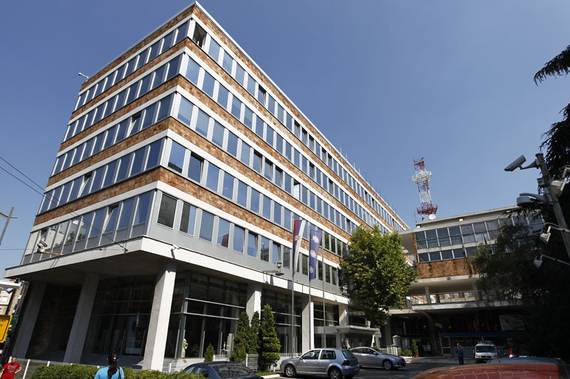 Studenti u blokadi i dalje blokiraju zgrade RTS-a, javni servis menja programsku šemu - Naslovi.net