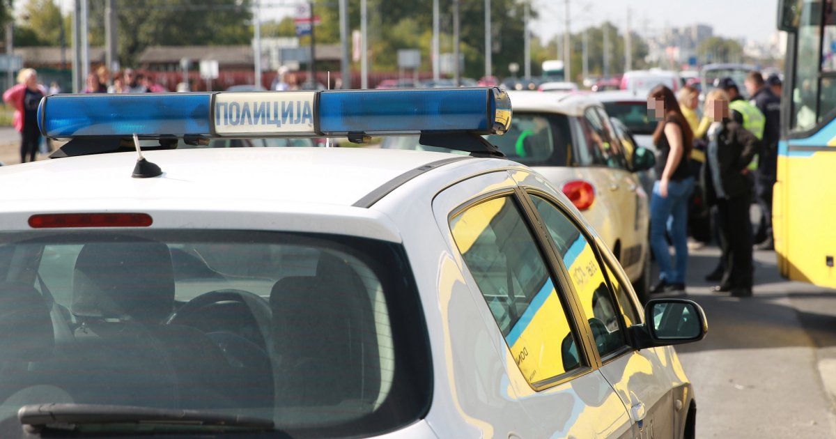 Saobraćajka na Novom Beogradu: Povređena trudnica i bolesno dete (FOTO) - Telegraf.rs
