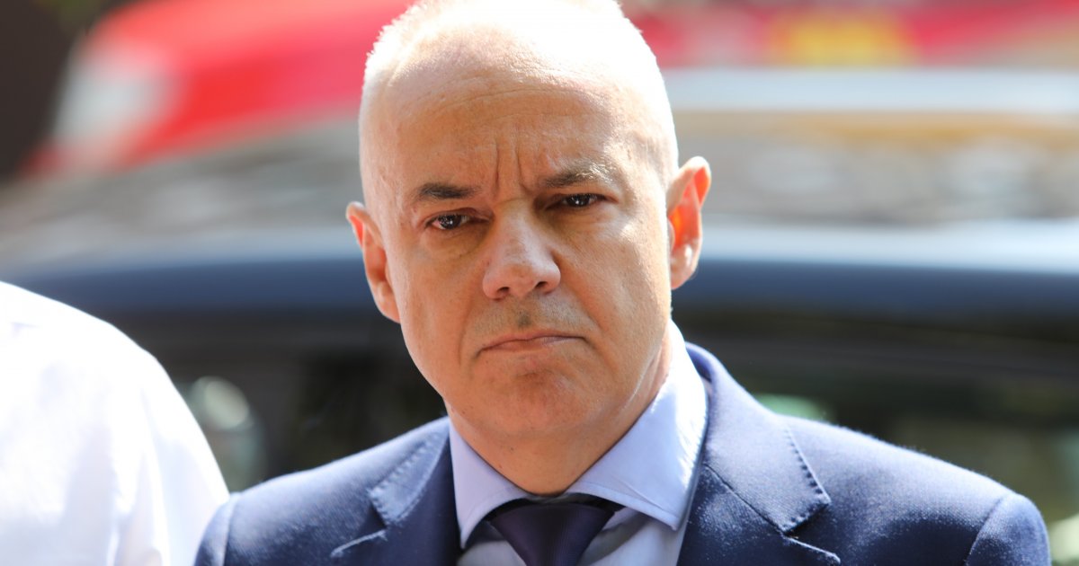 Radojičić osudio nasilan upad u zgradu RTS: Iz Beograda otišla slika ...