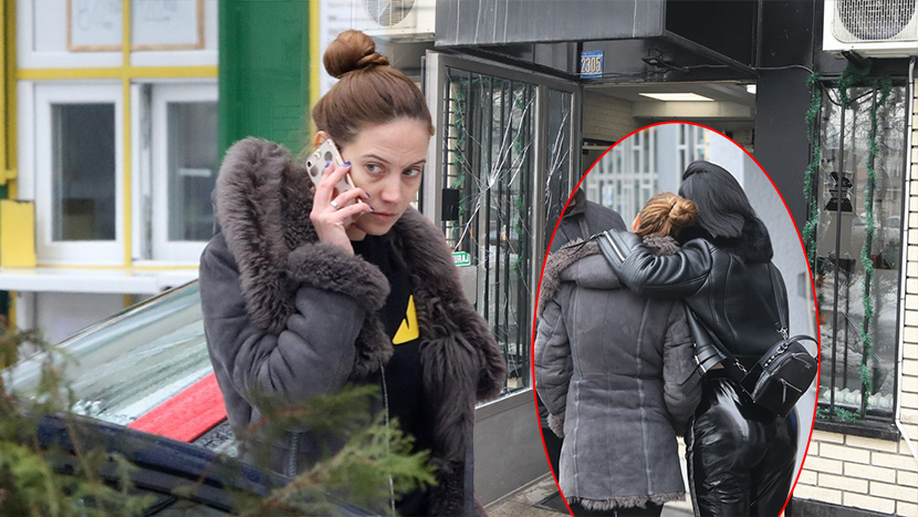 Prve slike! Žena srpskog pevača uplakana ispred polupanog lokala, uznemireno pričala na telefon ...