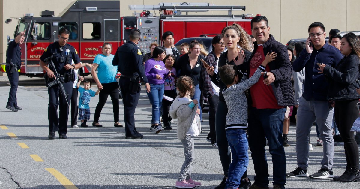 Pucnjava u tržnom centru u Kaliforniji: Na desetine ljudi evakuisano, ima ranjenih (FOTO ...