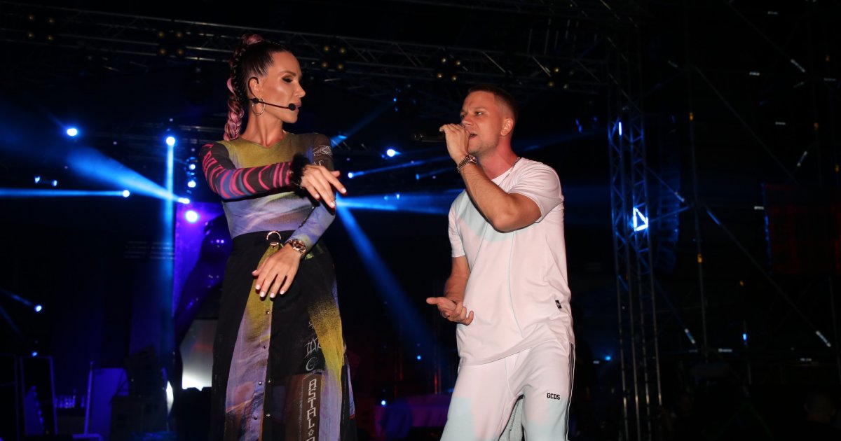 Relja i Nikolija po prvi put nastupili zajedno i napravili žurku za ...