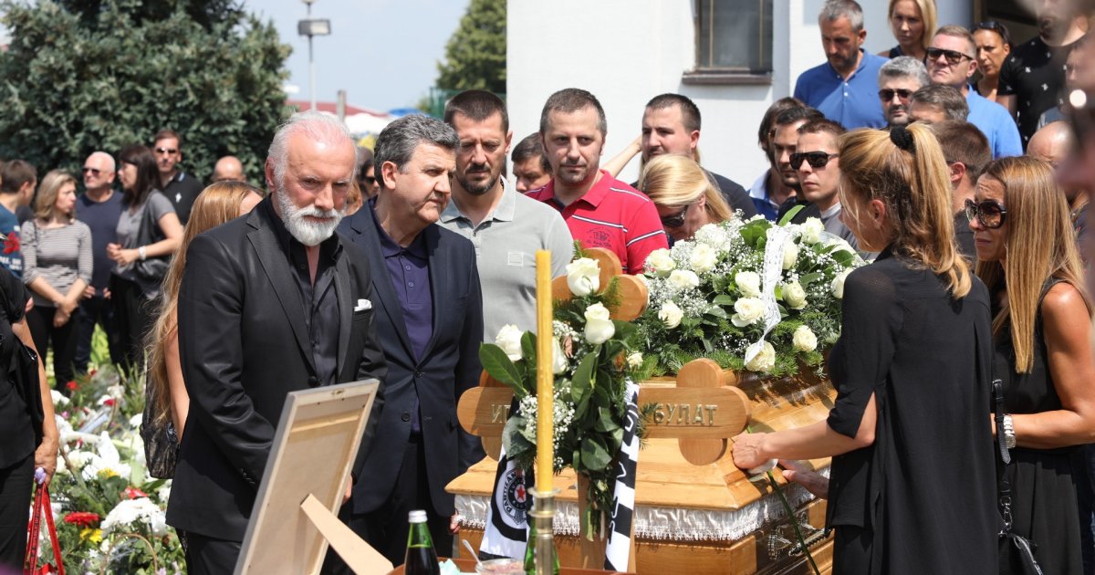 Igor Bulat na večni počinak ispraćen uz Merlinovu baladu i navijačku ...