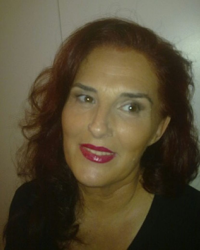 Od nje je nasledila lepotu: Senidah objavila sliku svoje majke, svi ...