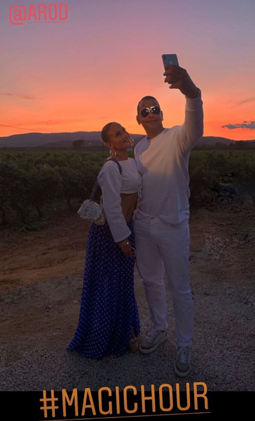 A ispod tufni sevnule gaćice boje... Fotka Džej Lo na kojoj izgleda kao ...