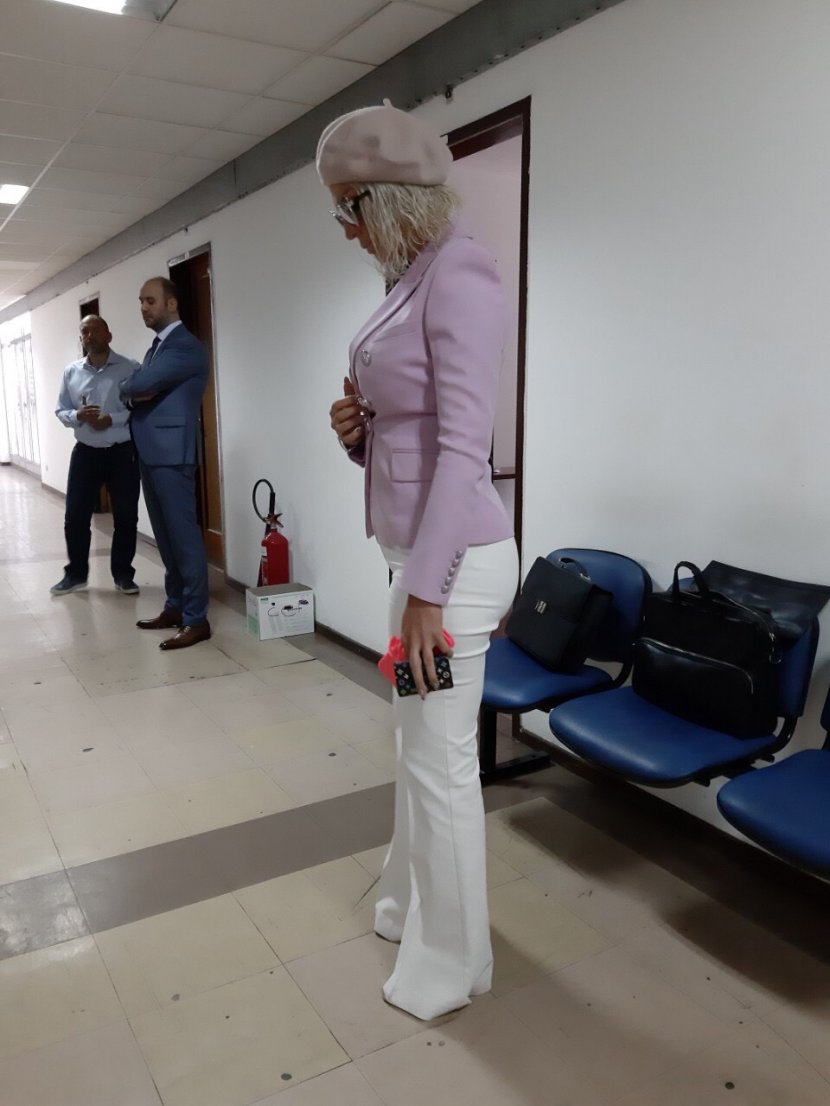 Ništa od pomirenja! Karleuša raspoložena došla na suđenje, a Ceca se nije pojavila (VIDEO) (FOTO ...