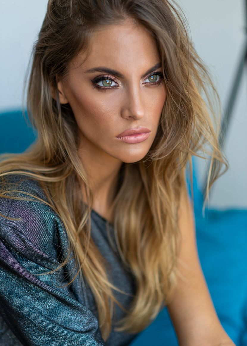 Osim toga što je prava lepotica, Andrea je ambiciozna dama puna ...