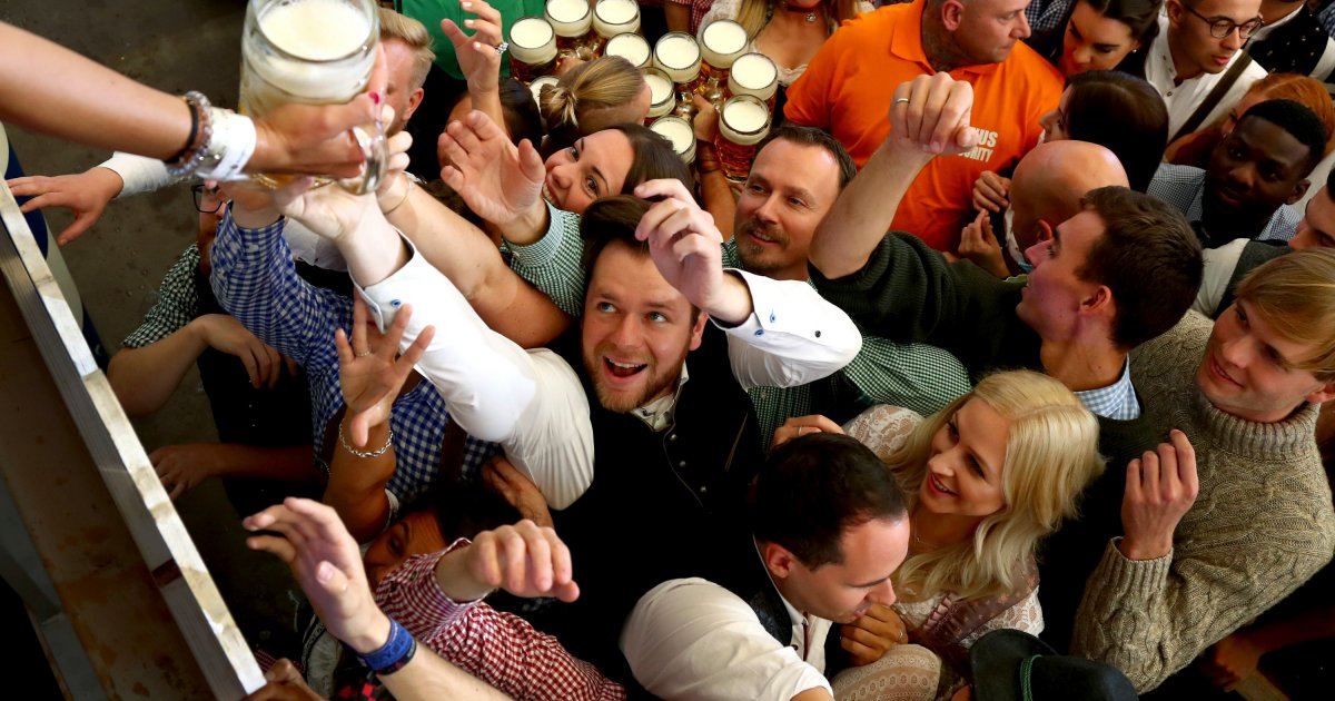 Litar piva od 1.600 dinara, pola pileta, bez priloga 2.700: Za 5 dana ...