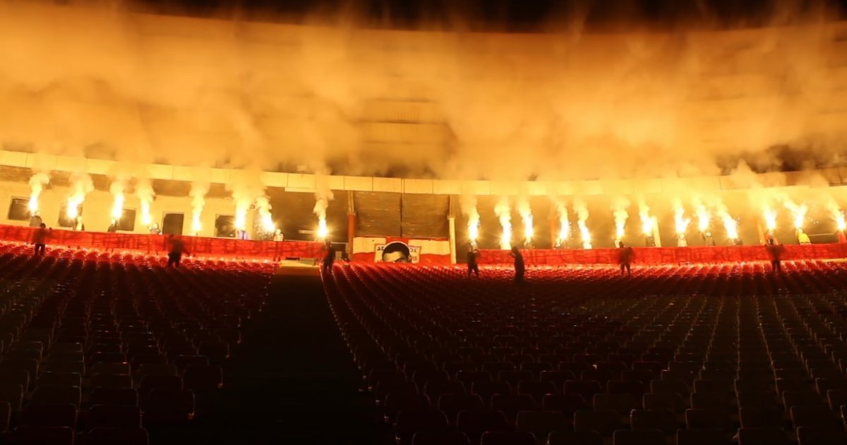 Delije odale poštu Marku Ivkoviću bakljama i transparentom: Tad rodio ...