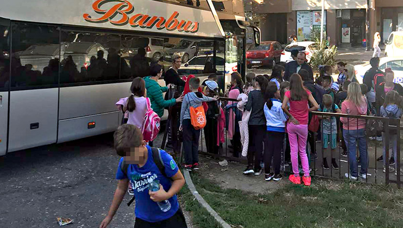 Ekskurzija otkazana za 650 dece: "Banbus" hteo da vodi bez licence ...