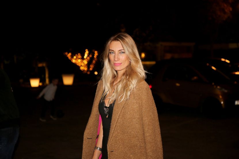 Ana Stanić obradila najveći hit '90-ih! U spotu je opasna zverka, dugo ...