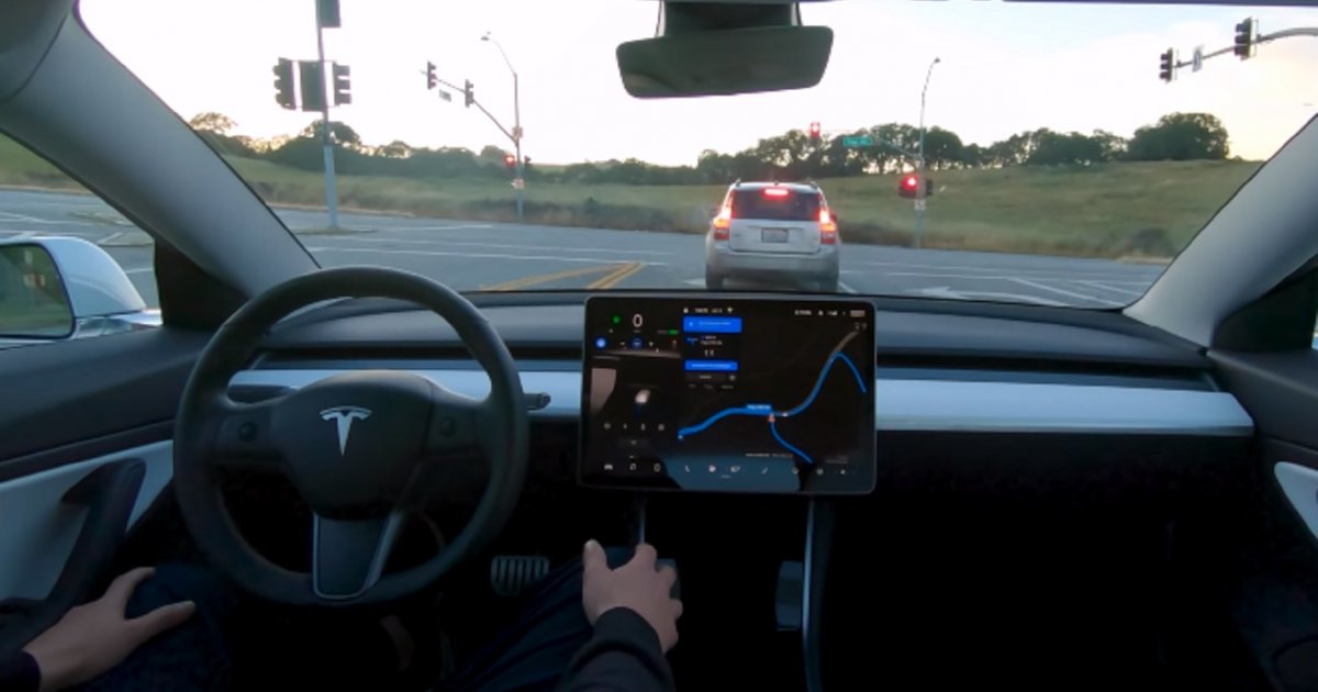 Vozač Tesle uključio autopilot i zadremao - Telegraf.rs Vozač Tesle uključio autopilot i zadremao - Telegraf.rs
