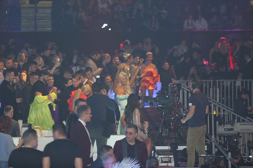 Brena napravila čudo na sceni za 120 sekundi, Karleuša odmah ustala i ...