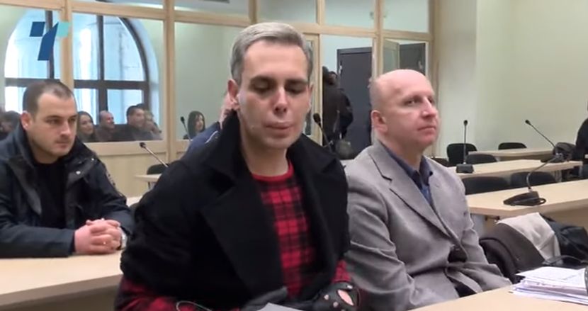 Boki 13 tvrdi da je teško bolestan, pa verbalno napao tužiteljku ...