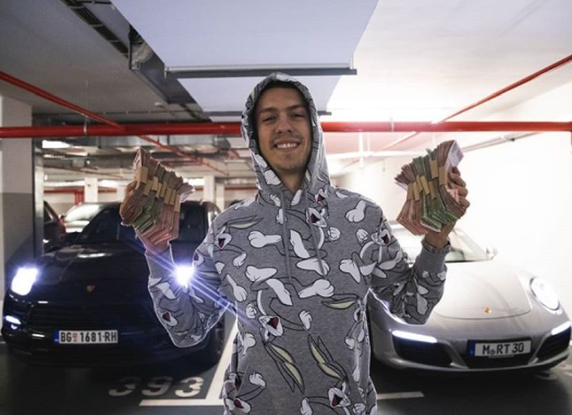 Baka Prase otvorio koverte i pokazao silne pare od novog biznisa ...