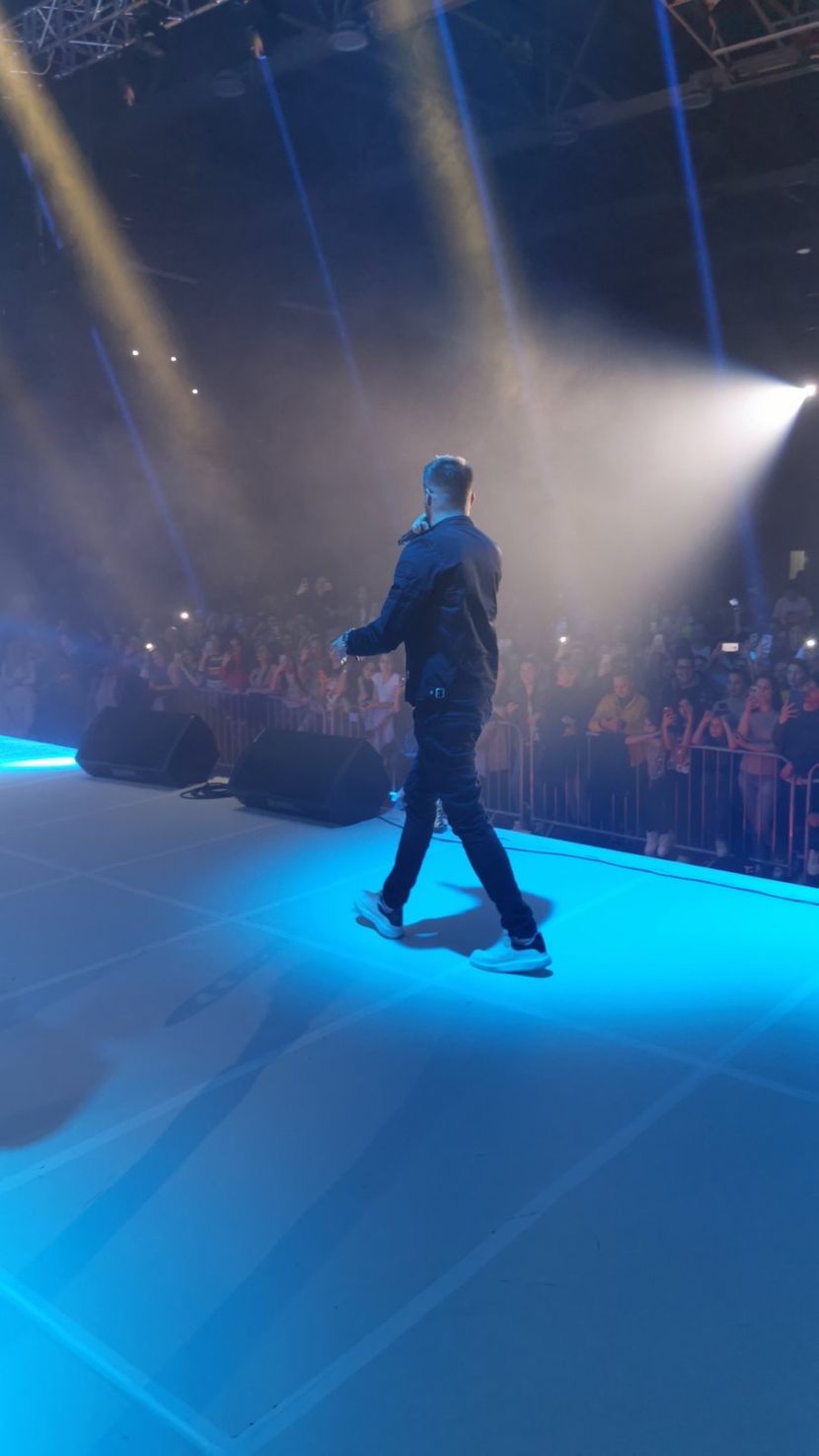 Pevač poznatog benda slavio do jutra! I to sa pravim povodom! (FOTO ...