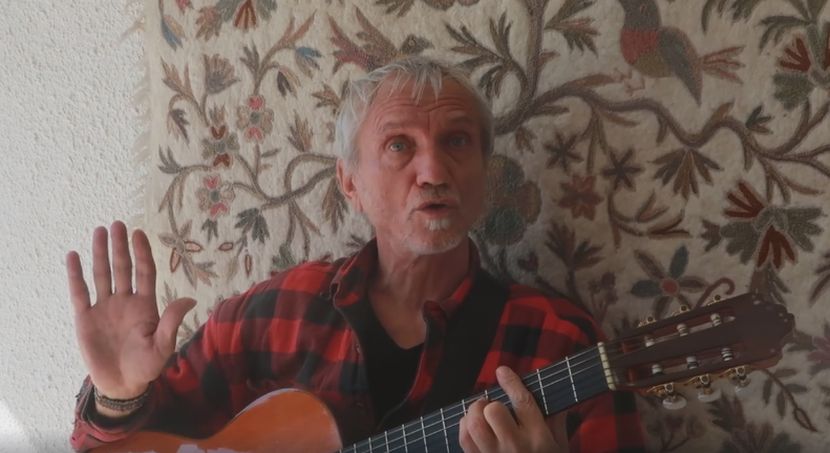 Video poruka u borbi protiv korone: Darko Rundek nas poziva da operemo ...