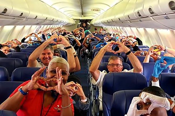 Slika iz aviona koja uliva nadu: Doktori na putu za Njujork poslali ...