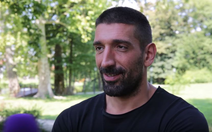 "Treba da nosiš oružni list!" Hrvatski glumac raspametio isklesanim ...