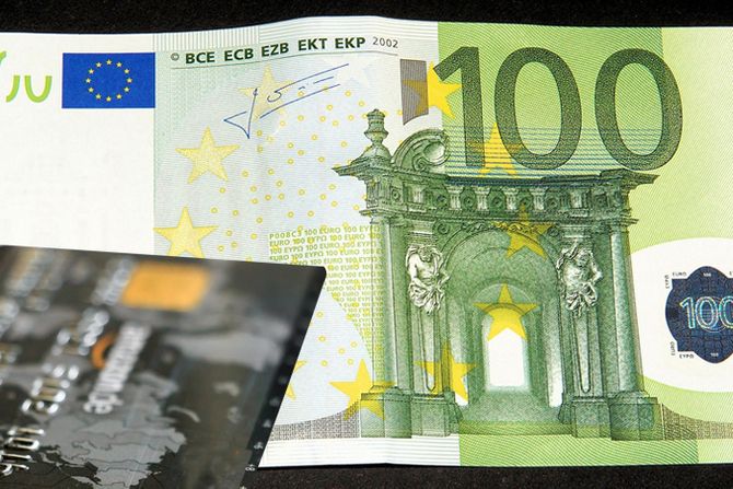 "Hvala za vaučere, delićemo ipak 100 evra u dinarima" - Biznis Telegraf.rs