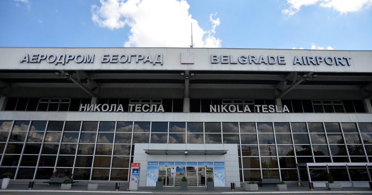 Drama u avionu punom pevača, jedva sleteo na beogradski aerodrom! Ovo ...