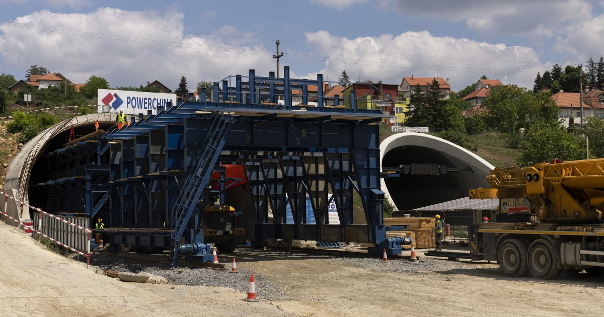 Straževica i pre roka: Još 20 metara, za dve sedmice tunel će biti ...
