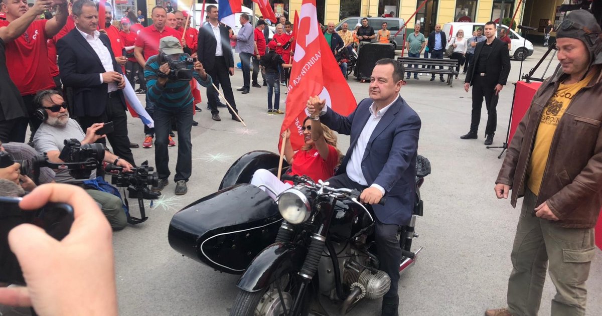 Fotografija vikenda: Ivica Dačić sa koleginicom na motoru iz Drugog ...