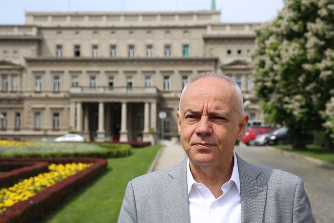 Radojičić: Razmatra se ograničenje broja ljudi u zatvorenom prostoru ...