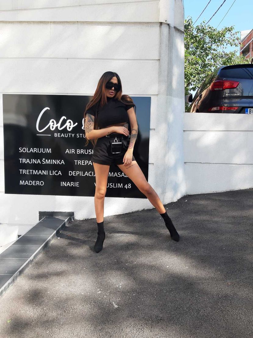 Tijana Ajfon u seksi kombinezonu isturila grudi: "Za jednu bivšu ...