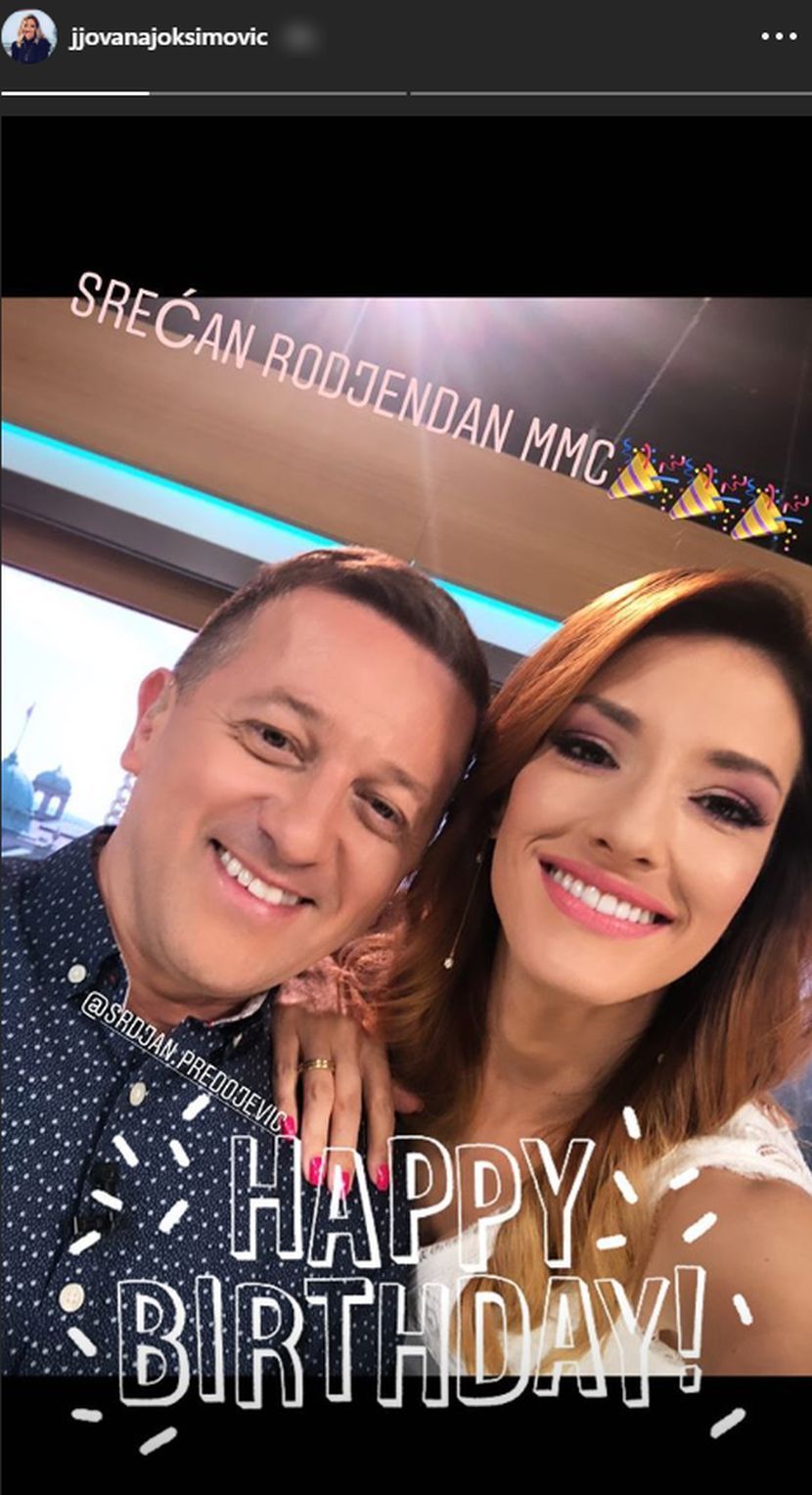 Jovana Joksimović kolegi Srđanu Predojeviću zajedničkom slikom ...