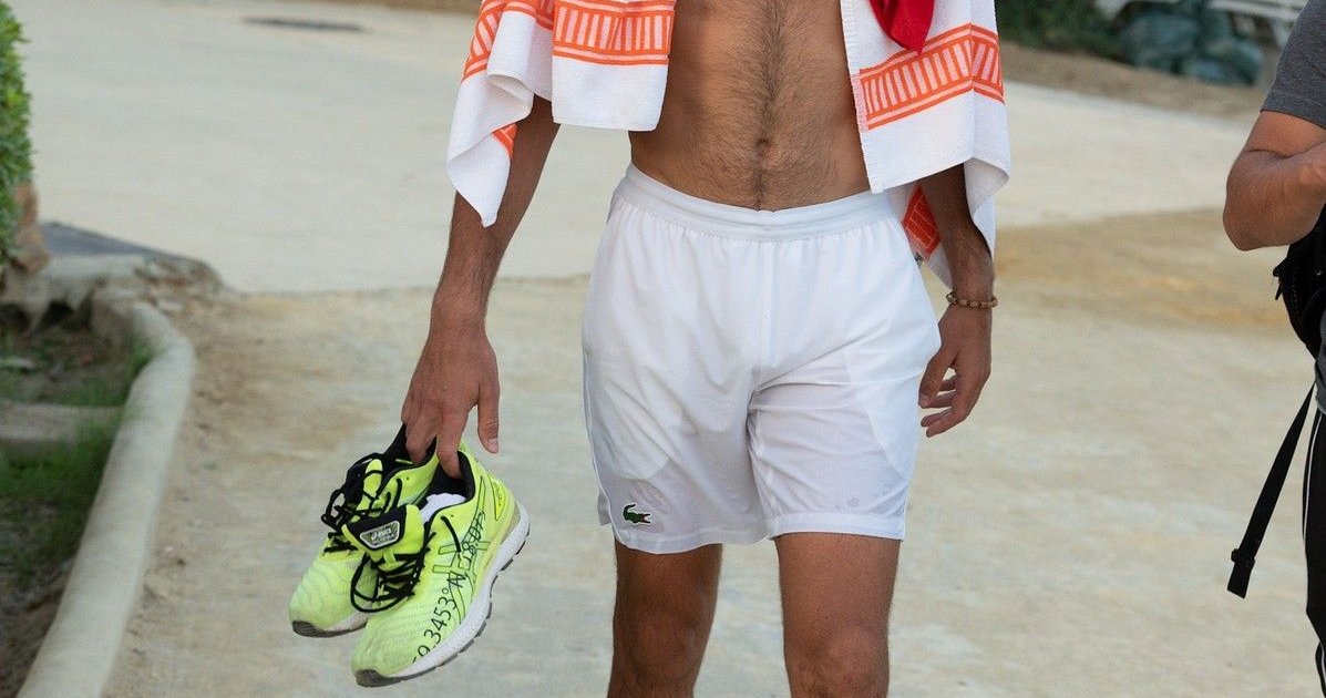 Paparazzi photograph Djokovic in Marbella: Barefoot, wearing a wooden ...