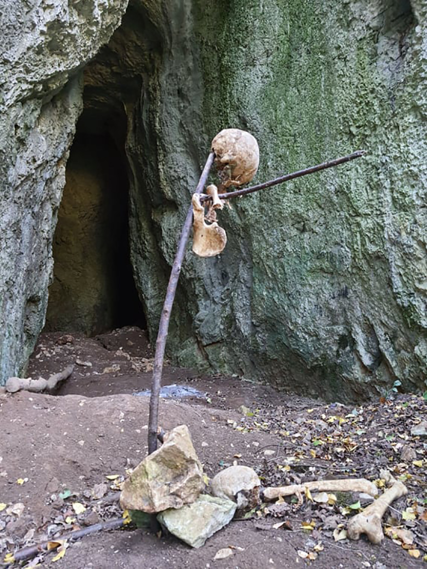 Fotografije jezivog otkrića u pećini kod Zaječara: Ovako su visile ...