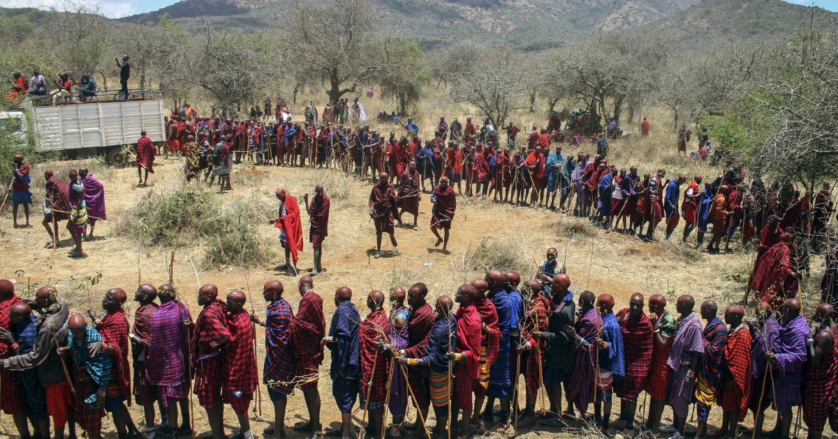 Ona ima 60 godina, on je duplo mlađi: Debora se udala za pripadnika ...