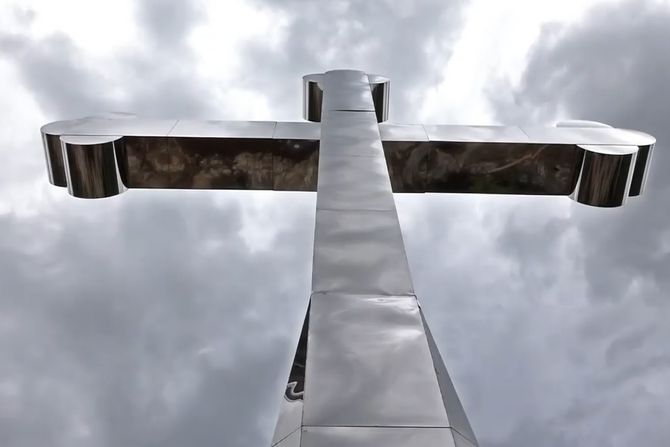 20-meter high, 12-meter wide cross raised in Leposavic: Beautiful ...