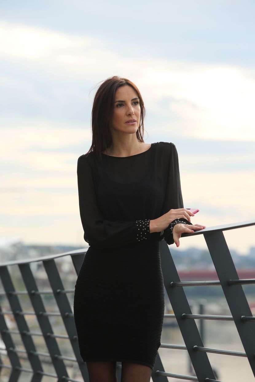 Kad Marija Savić Stamenić u katkoj suknjici prekrsti noge niko ne može ...