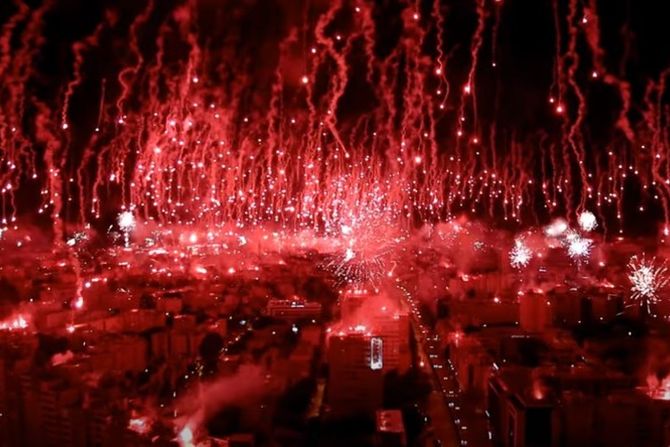 Spektakularan prizor koji ostavlja bez daha: Torcida zapalila nebo ...