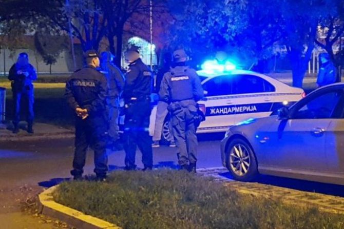 Incident u Novom Sadu: Maloletnici gađali automobile kamenicama, pa se ...