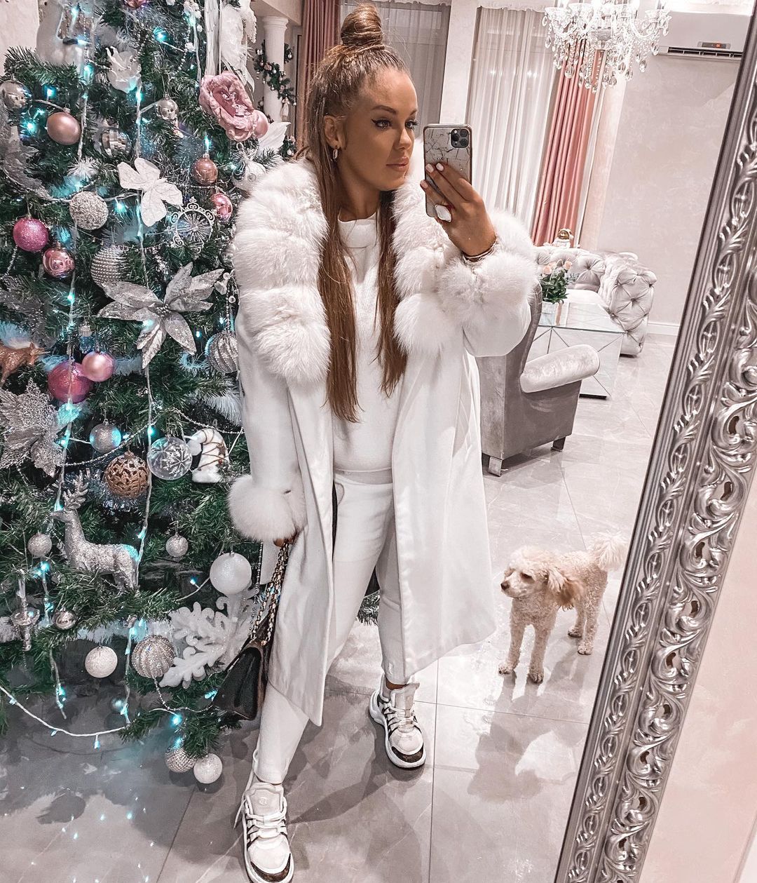 Nataša Rodić kao snežna kraljica, a novogodišnja jelka u domu Rodićevih ...