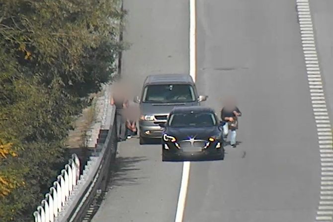 Hit scene: Srpska banda snimljena kako pljačka na putevima u Španiji ...