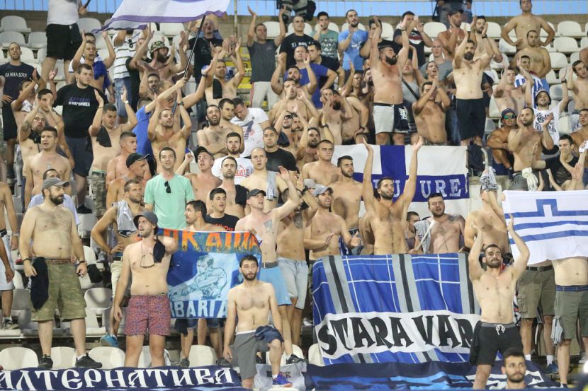 Varvari provocirali Albance sa Kosova: Pevali da idu u Srbiju, istakli ...