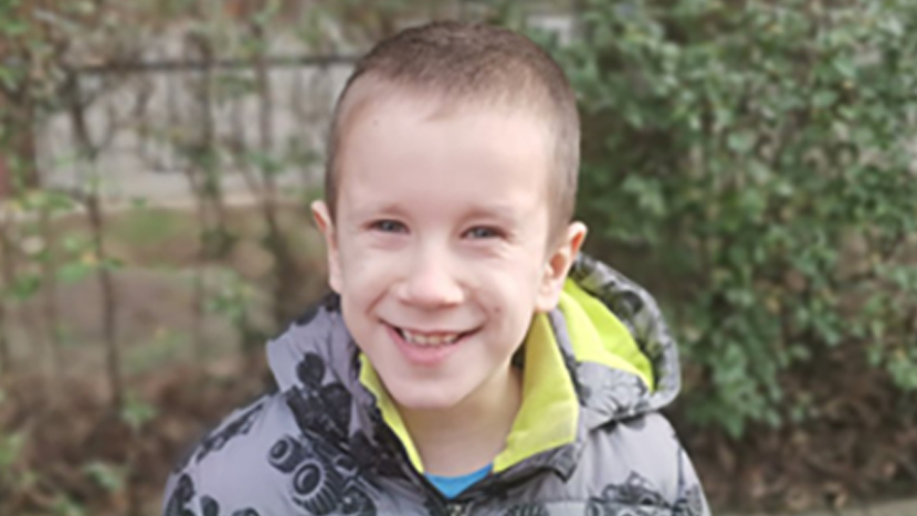 Nasmejani David ima još samo četiri meseca da započne lečenje: Potrebno ...