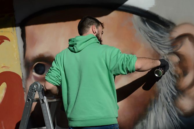 Novi mural u Severnoj Mitrovici: Do junaka sa Košara - patrijarh Pavle ...