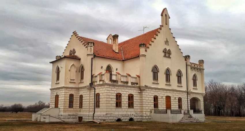 Usamljena suza Banata: Dvorac koji čvrsto stoji i nosi priču zbog koje ...