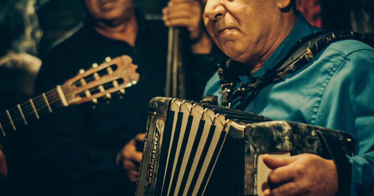 Irac sa Dorćola: Ako volite beogradske kafane, volećete i Dinove slike ...