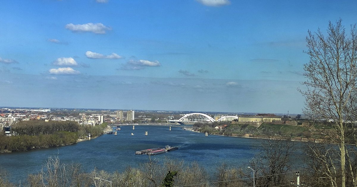 Teretna barža udarila u most "Duga" - Telegraf.rs