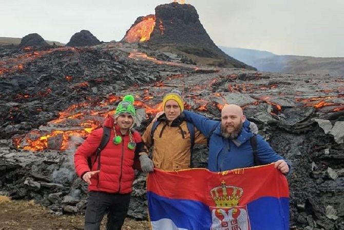 Srpska zastava ispred vulkana na Islandu posle velike erupcije: "Ovo je ...