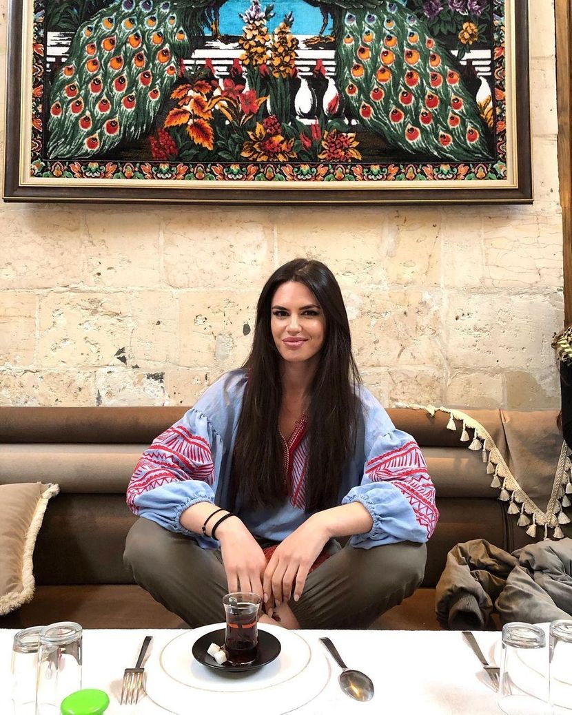 Prelepa Olja fotkama sa Maldiva objasnila zašto važi za najbolju mačku ...