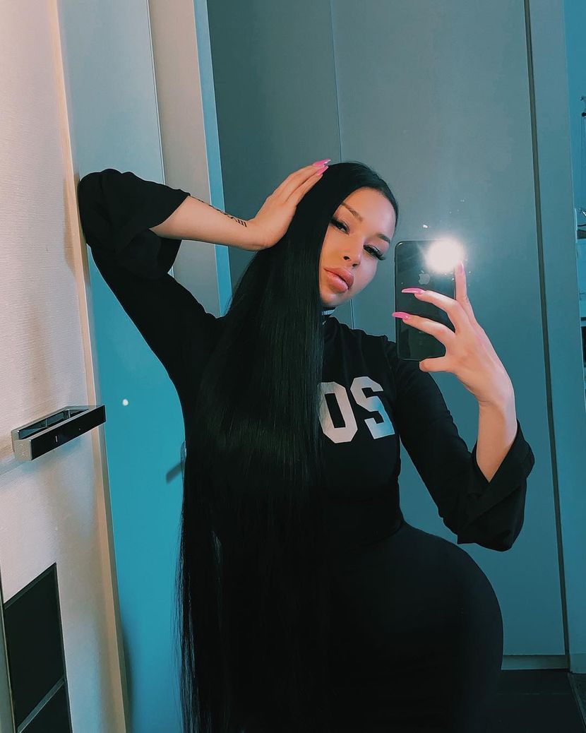 Nakon što je šokirala bez šminke, Elena nastavlja da iznenađuje ...