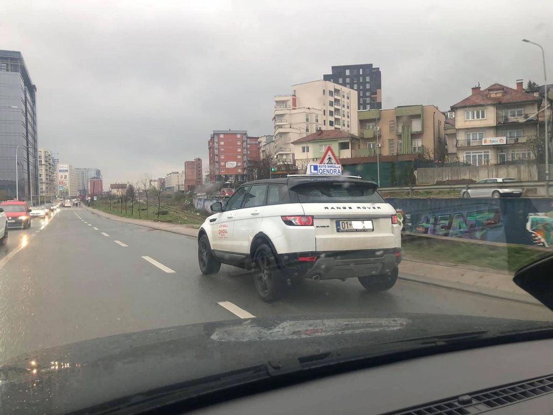 "Na Kosovu učimo da vozimo Range Roverom" - Telegraf.rs